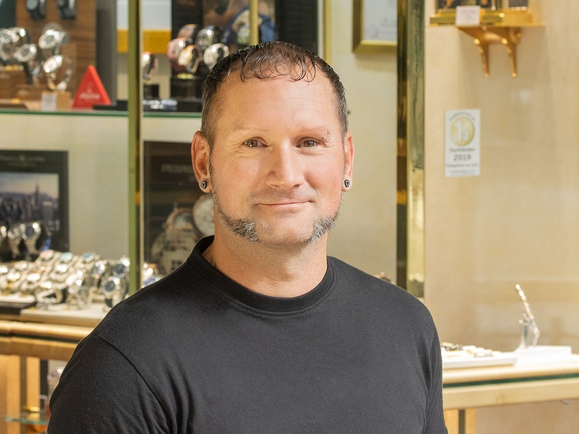 Markenuhren - Rolex, Omega, Breitling, Tag Heuer und weitere bei watch.de